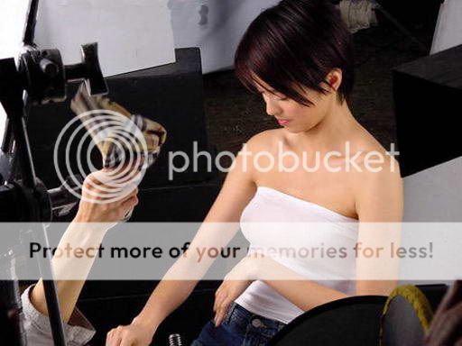 [贴图]国内外女星欲露还休玩凸点! (图文) [22P]